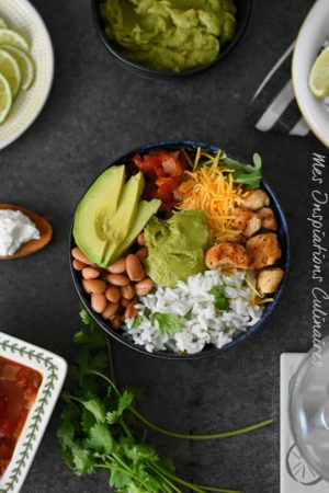 Burritos bowl au poulet, haricots rouges et avocat